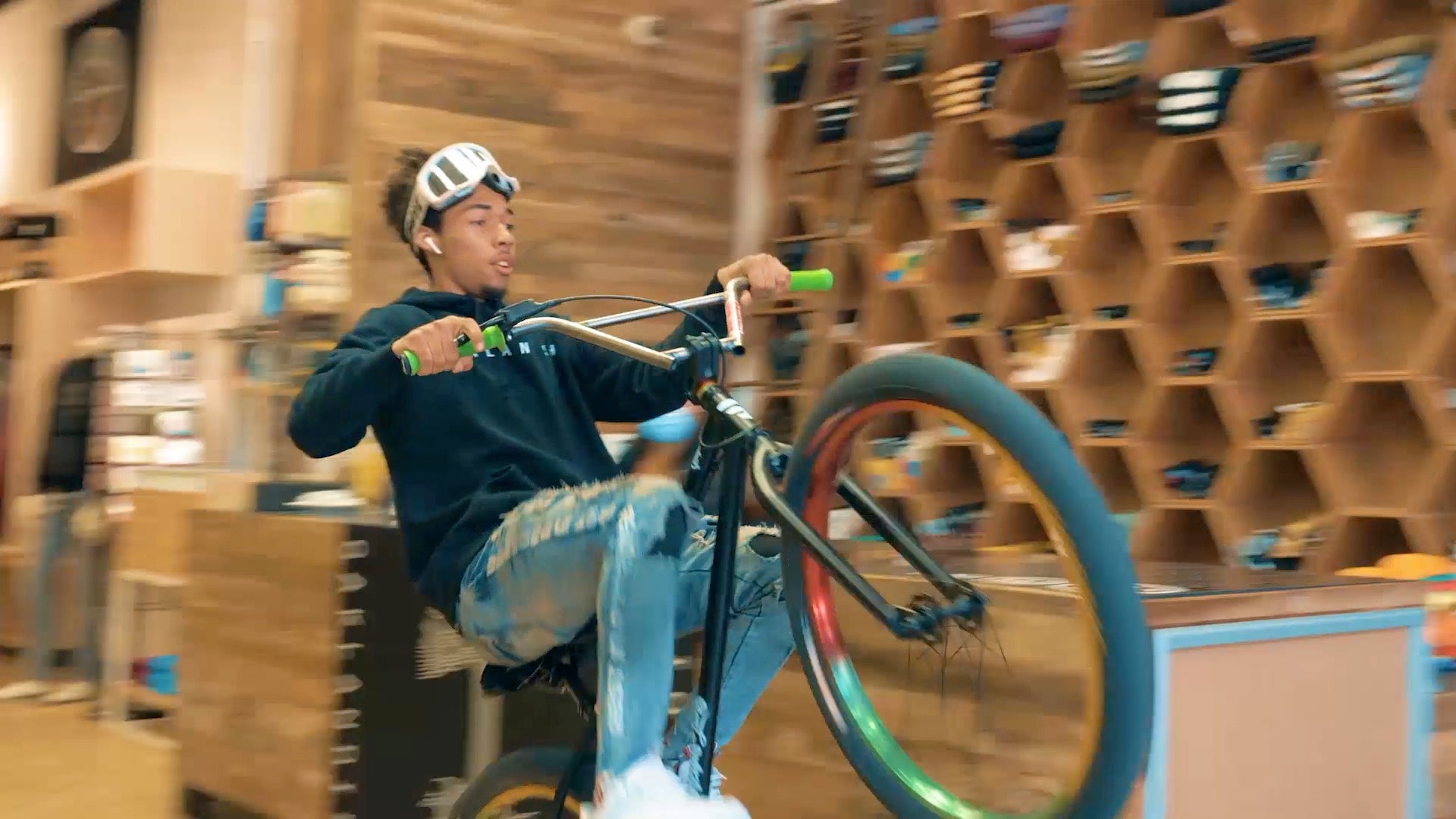 Oaklandish Unchained - Wheels Up With Lamar Freestyle Bike